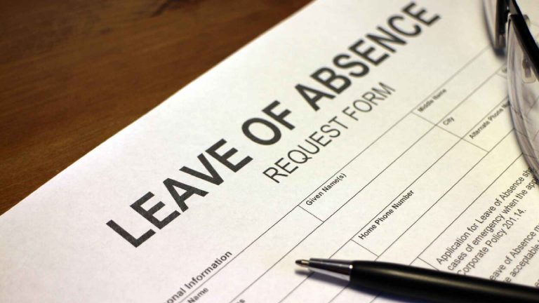A Guide on Obtaining Emergency Leave as per UAE Labour Law